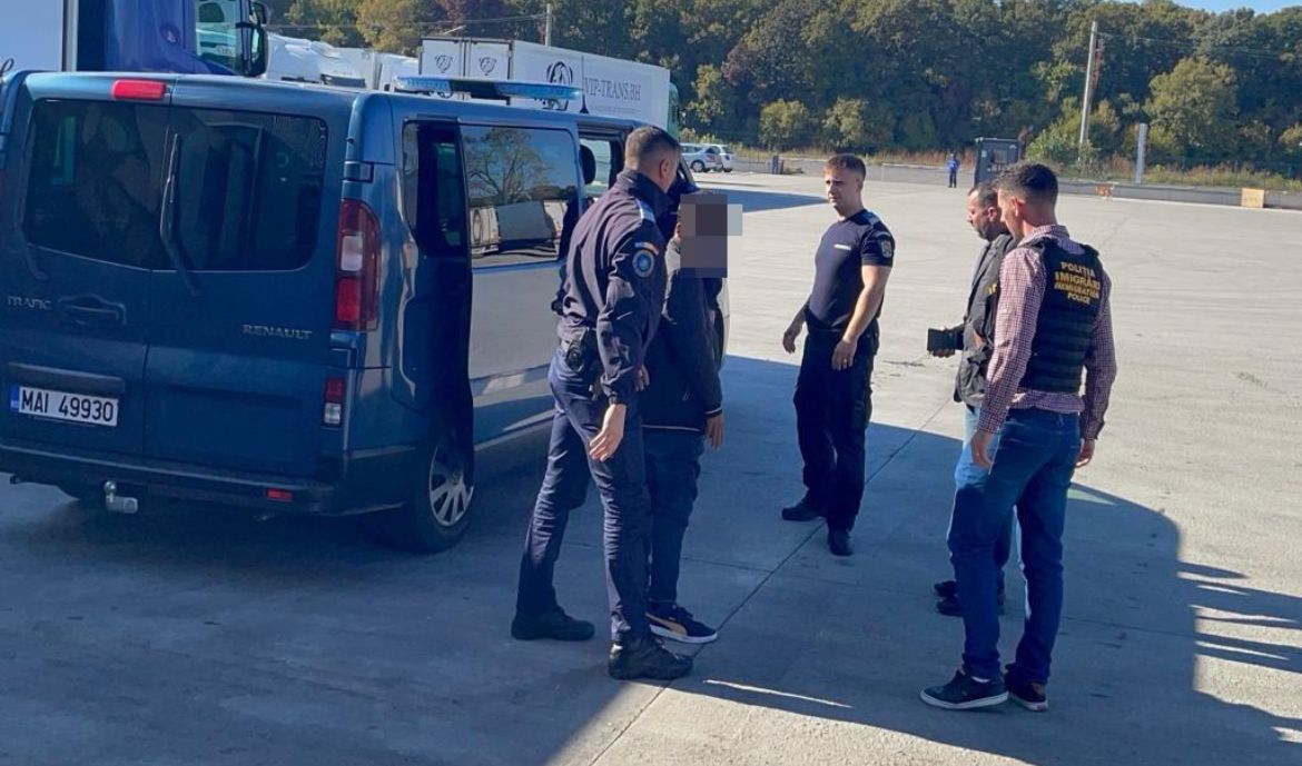 PESTE 400 DE DECIZII DE RETURNARE EMISE DE POLIȚIȘTII DE IMIGRĂRI ÎN ...