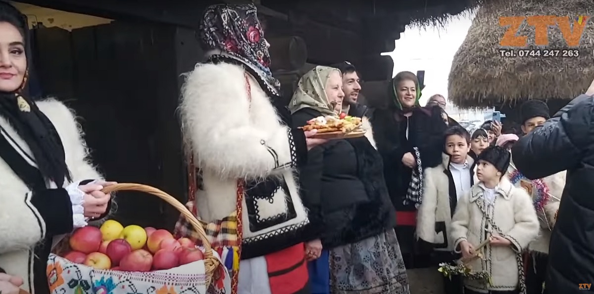 Colinde în Maramureș ediția A-XIV-A Muzeul Satului din Baia Mare - ZTV ...