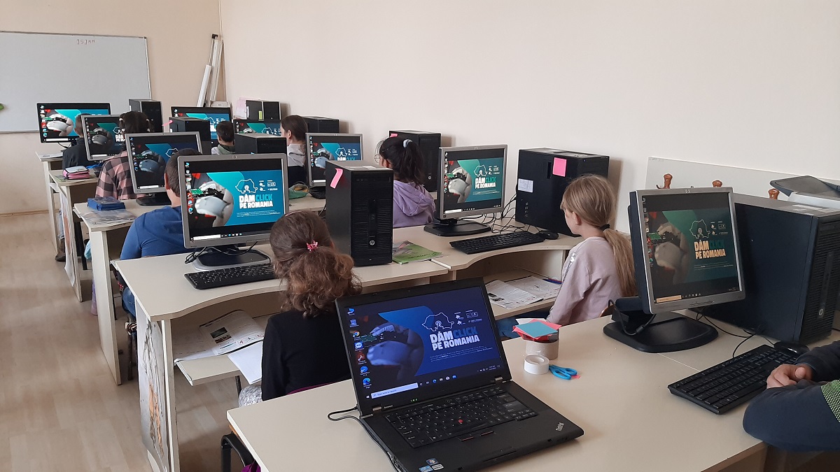 Ateliere Fără Frontiere (AFF) a dotat 4 laboratoare de informatică din ...