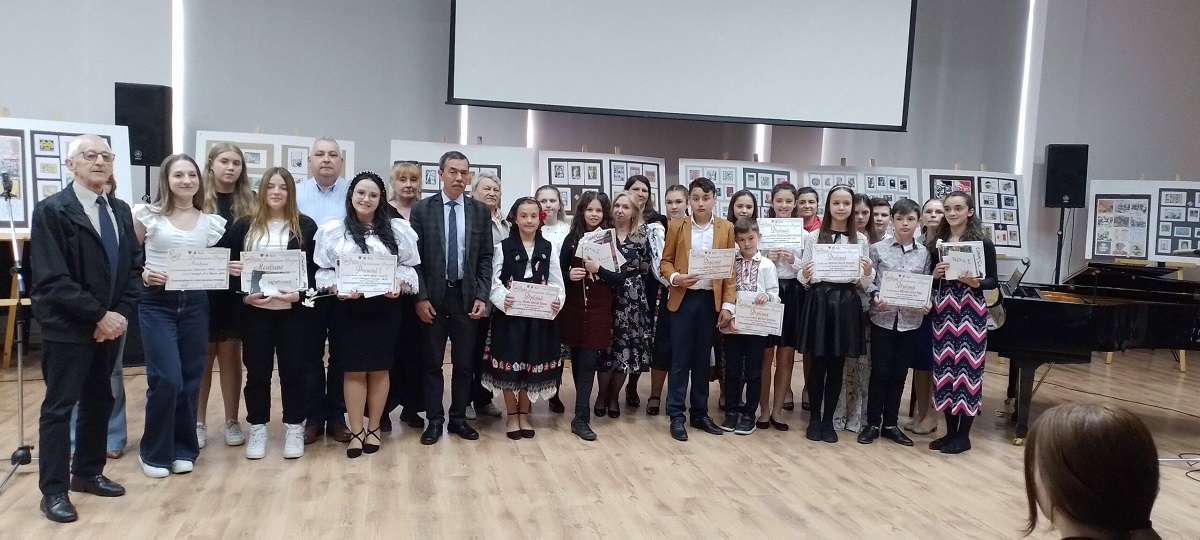 Primăvara Poeziei. A Költészet Tavasza. Spring of Poetry (la final și ...