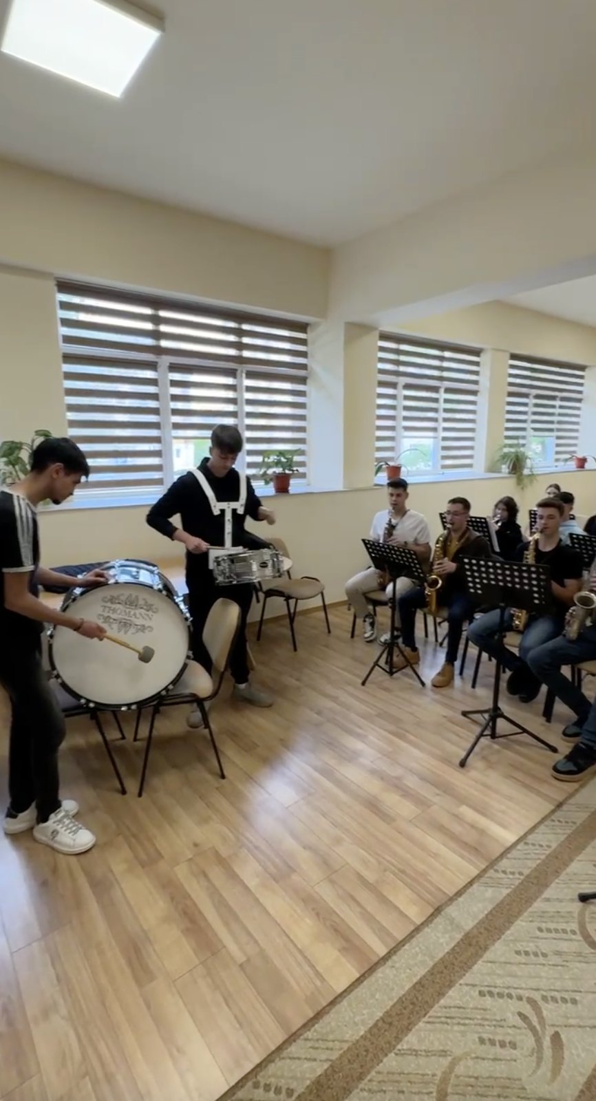 𝐒𝐞 𝐚𝐮𝐝𝐞? 𝐒𝐞 𝐚𝐮𝐝𝐞 𝐛𝐢𝐧𝐞! 𝐅𝐚𝐧𝐟𝐚𝐫𝐚 𝐀𝐫𝐭𝐢𝐬𝐬𝐢𝐦𝐚 𝐬𝐮𝐧𝐚̆ 𝐚𝐝𝐮𝐧𝐚𝐫𝐞𝐚! - ZTV.ro - Zalau TV